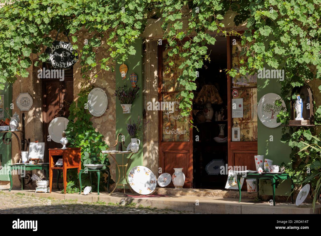 Ceramic gift hi-res stock photography and images - Alamy