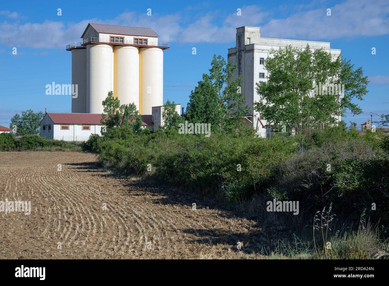 Silos de grano de trigo hi-res stock photography and images - Alamy