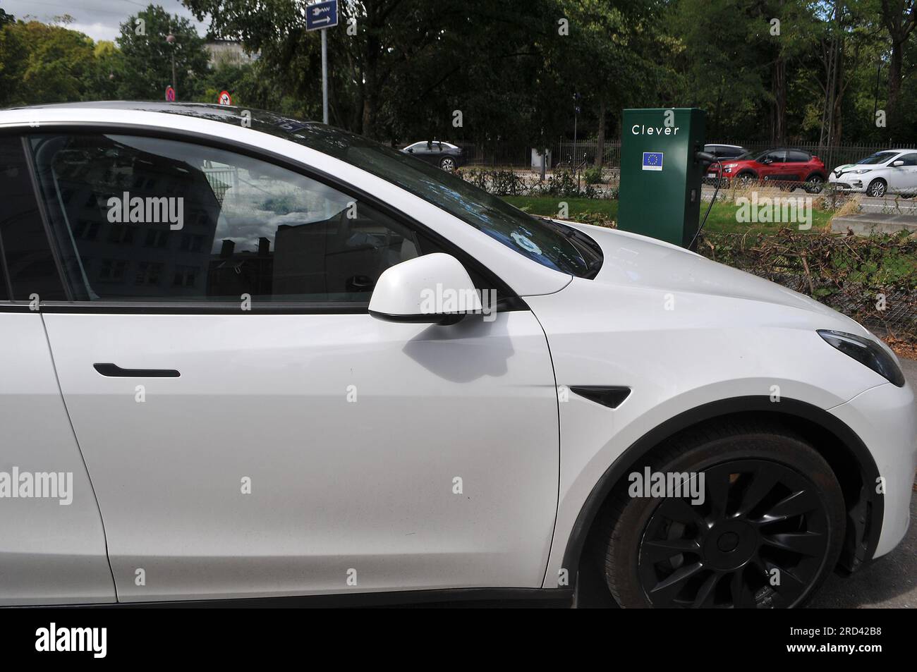 Clever charge point hi-res stock photography and images - Alamy