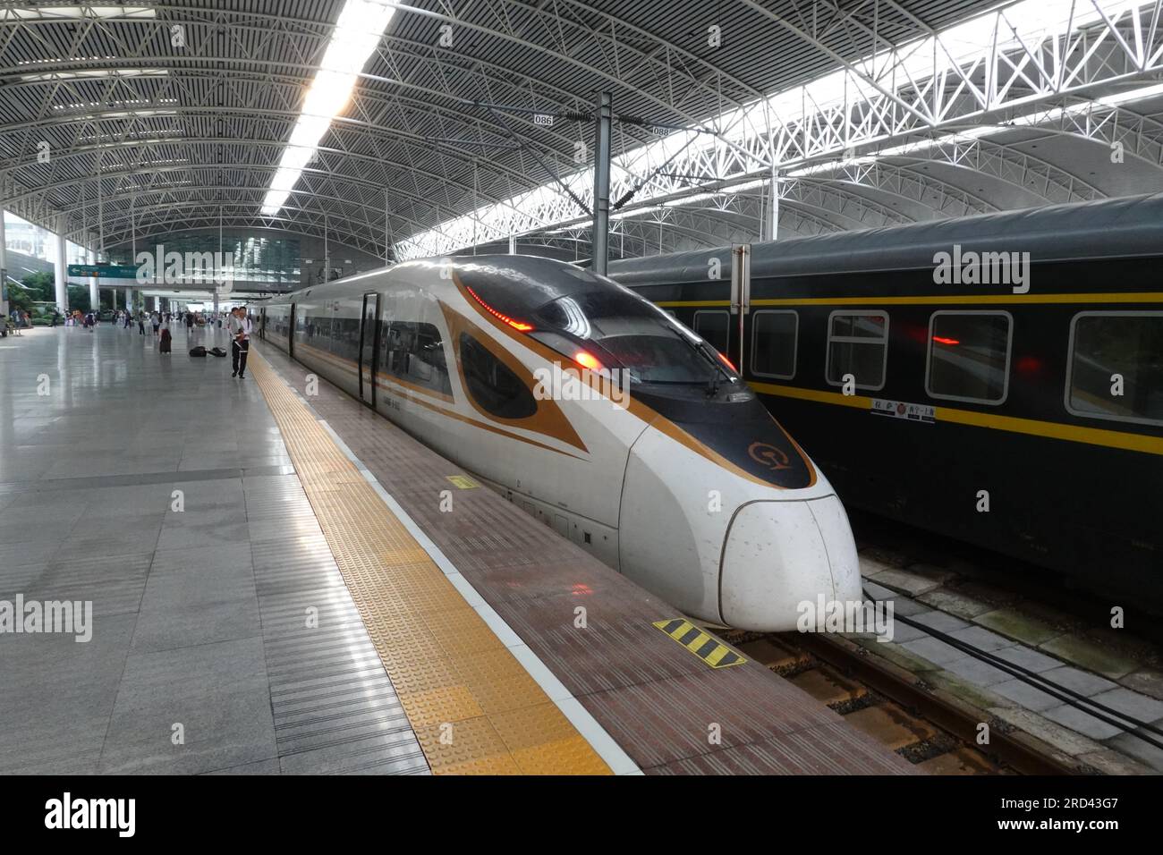 High Speed train waiting to depart Shanghai Station for Beijing station ...