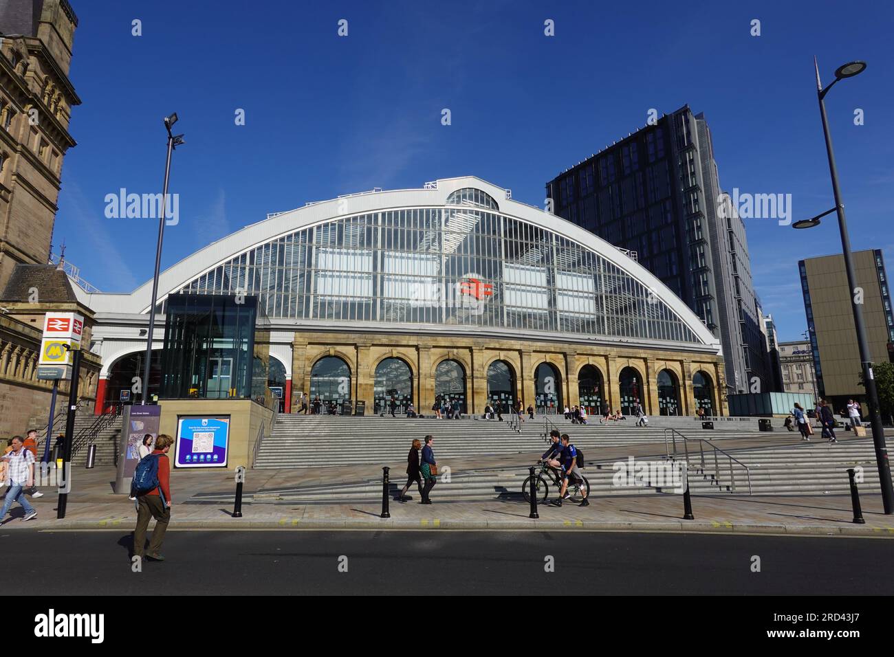 Liverpool Lime Street Station, Merseyside, UK, the oldest terminus ...
