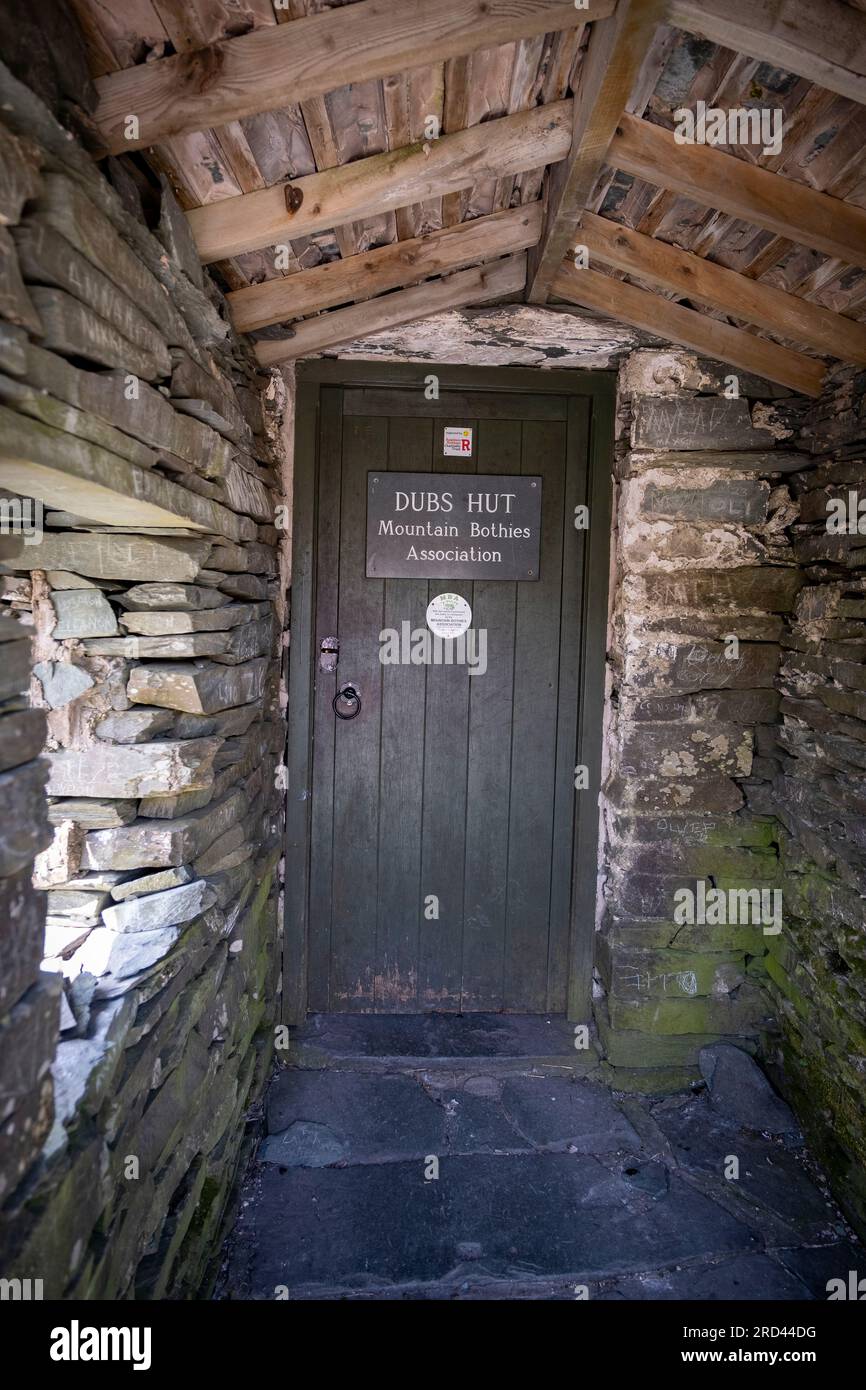 Dubs Hut bothy on Fleetwith Pike, overlooks Haystacks at Buttermere in ...