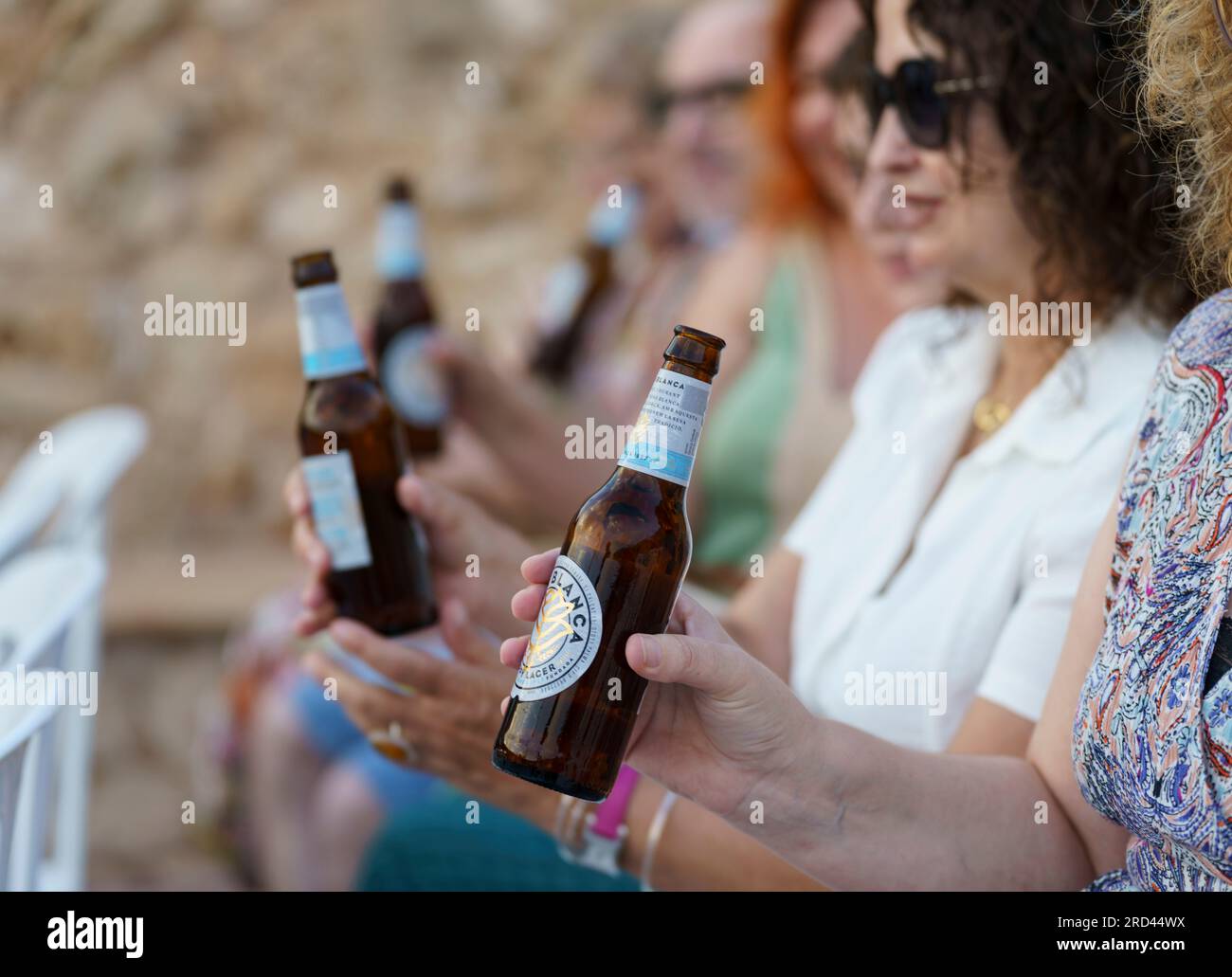 middle-aged women drinking beer, Fortí, Cala d’Or, Santanyí, Majorca ...