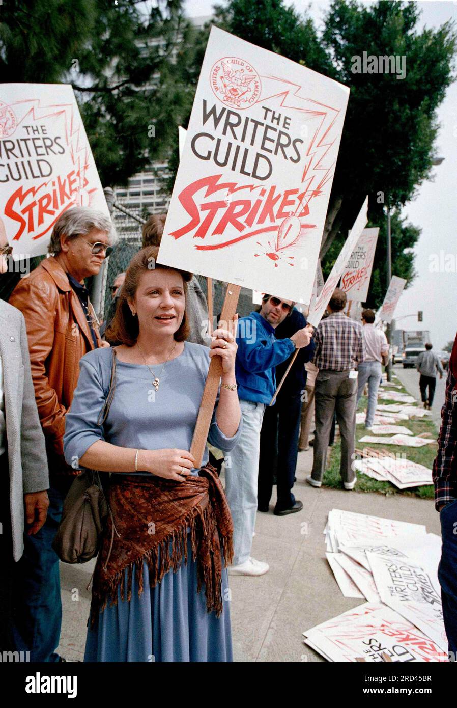 FILE - Actor Patty Duke joins striking writers on the picket line at ...