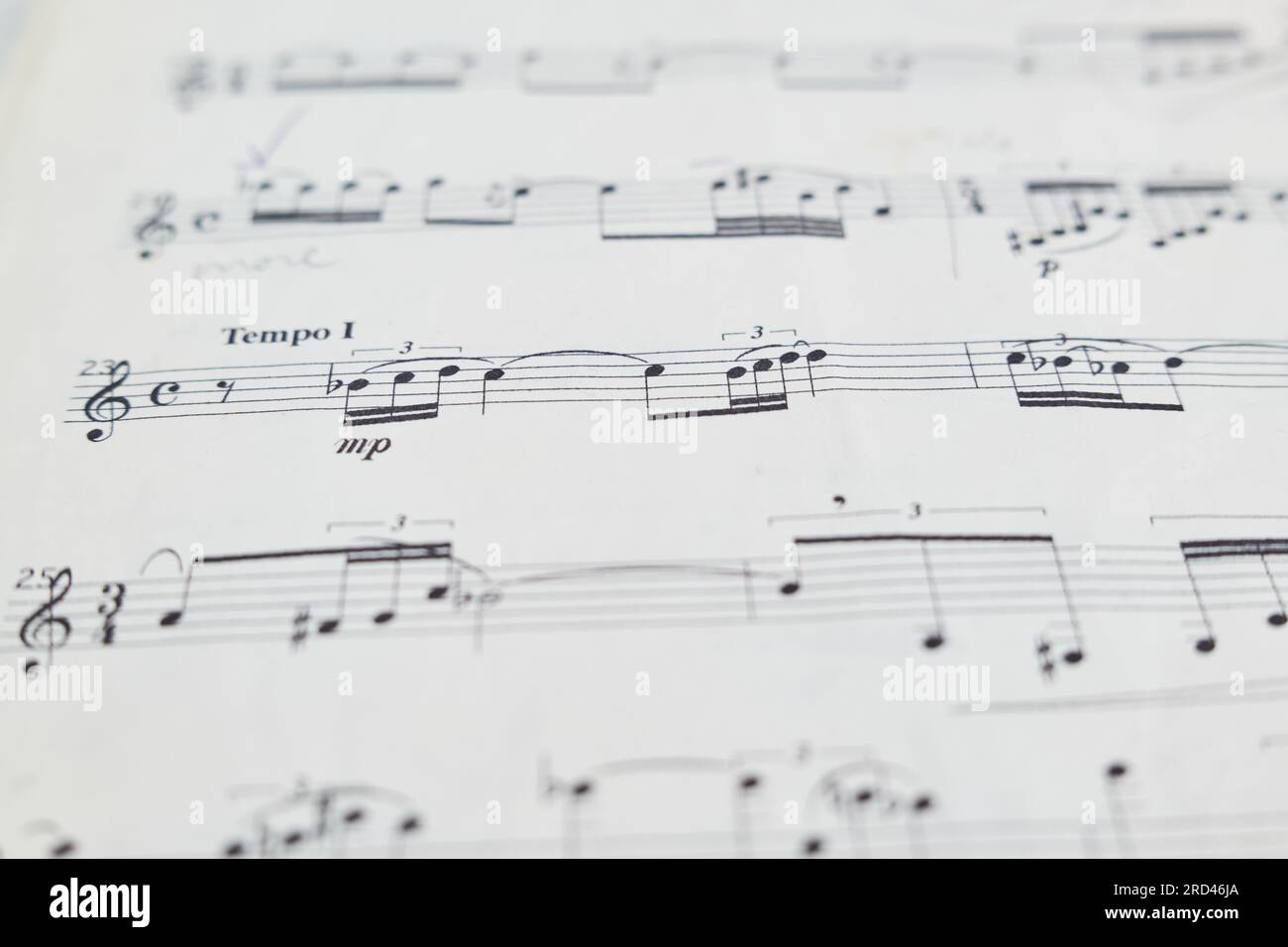 Staccato notation hi-res stock photography and images - Alamy
