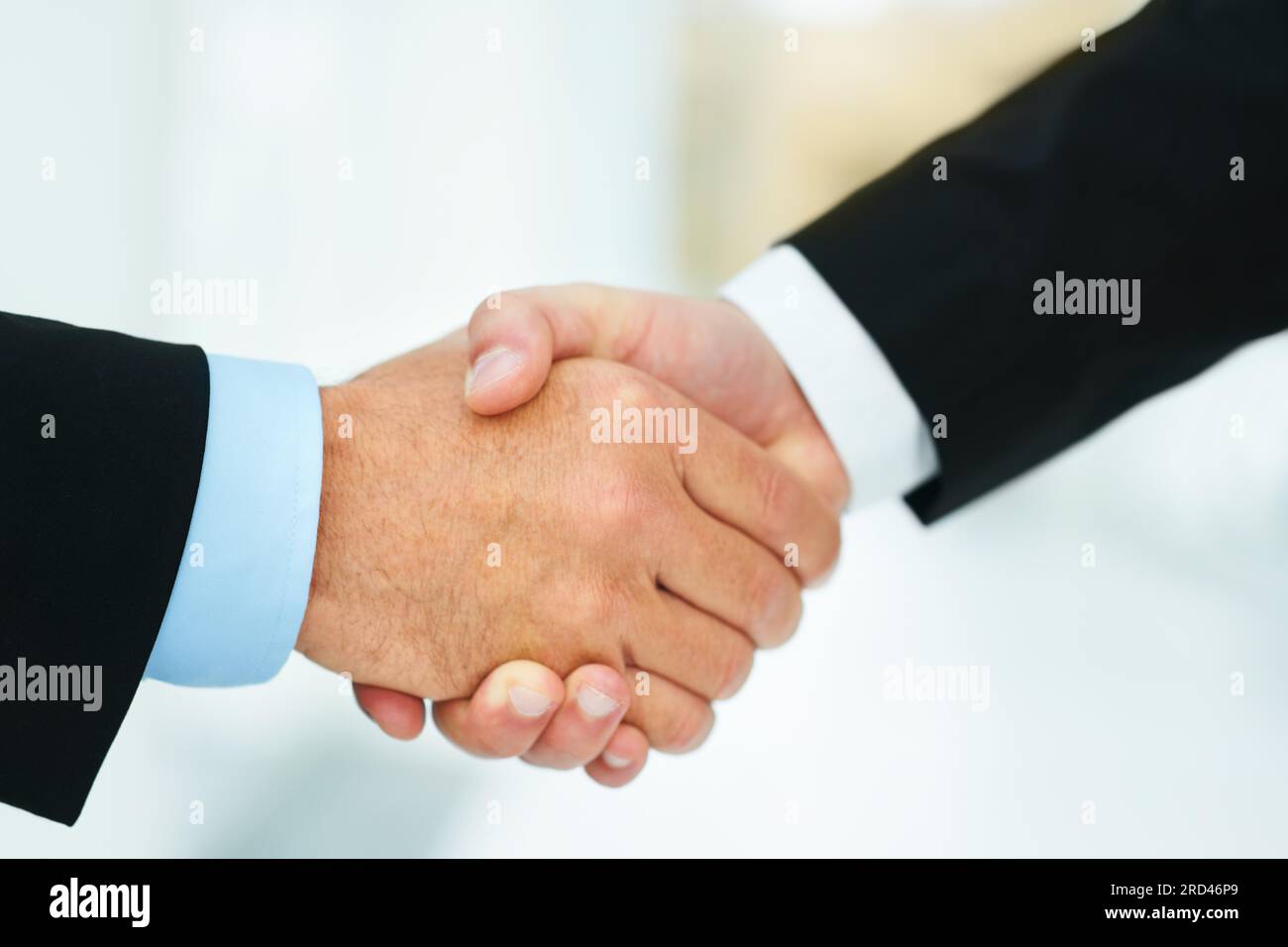Cropped view businessmen shaking hands hi-res stock photography and ...