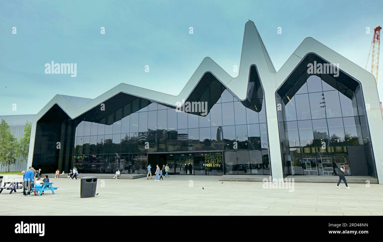 Glasgow, Scotland, UK 18th July, 2023. Govan-Partick Pedestrian Bridge ...