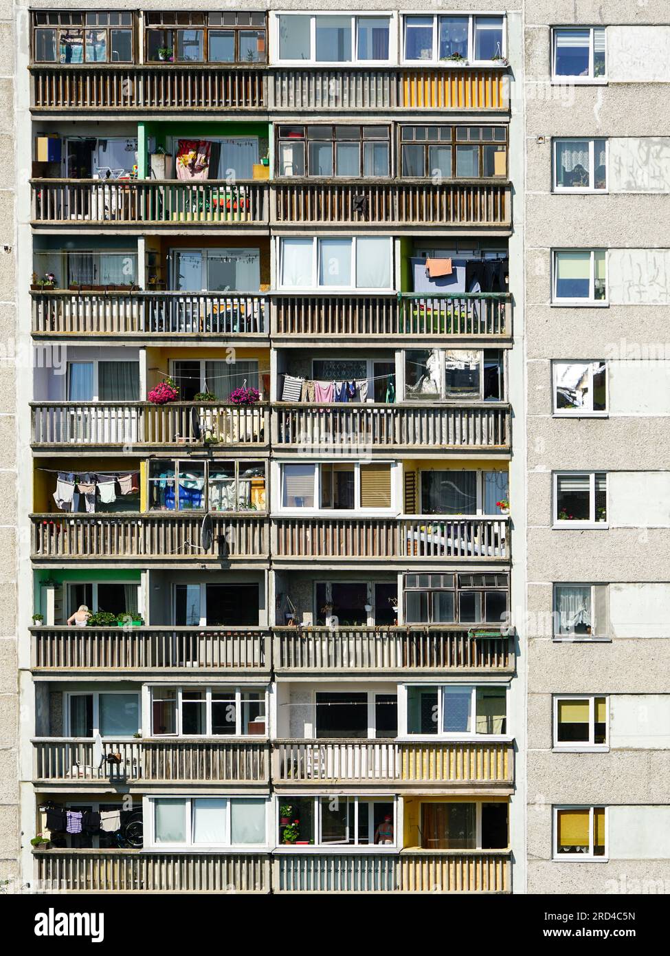 Dreary apartment block housing hi-res stock photography and images - Alamy