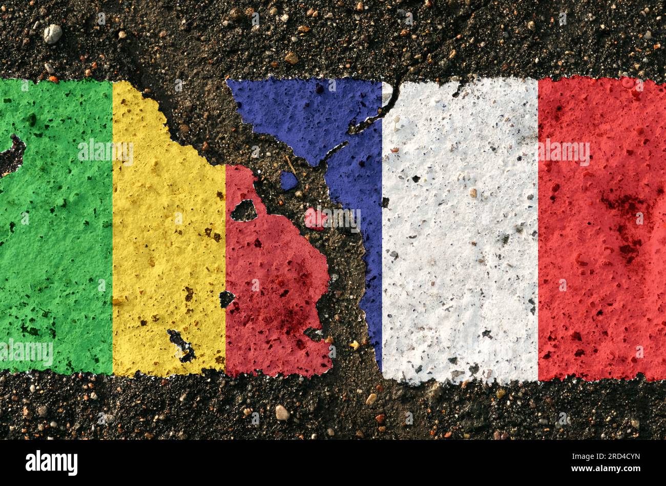 On the pavement are images of the flags of Mali and France, as a symbol ...