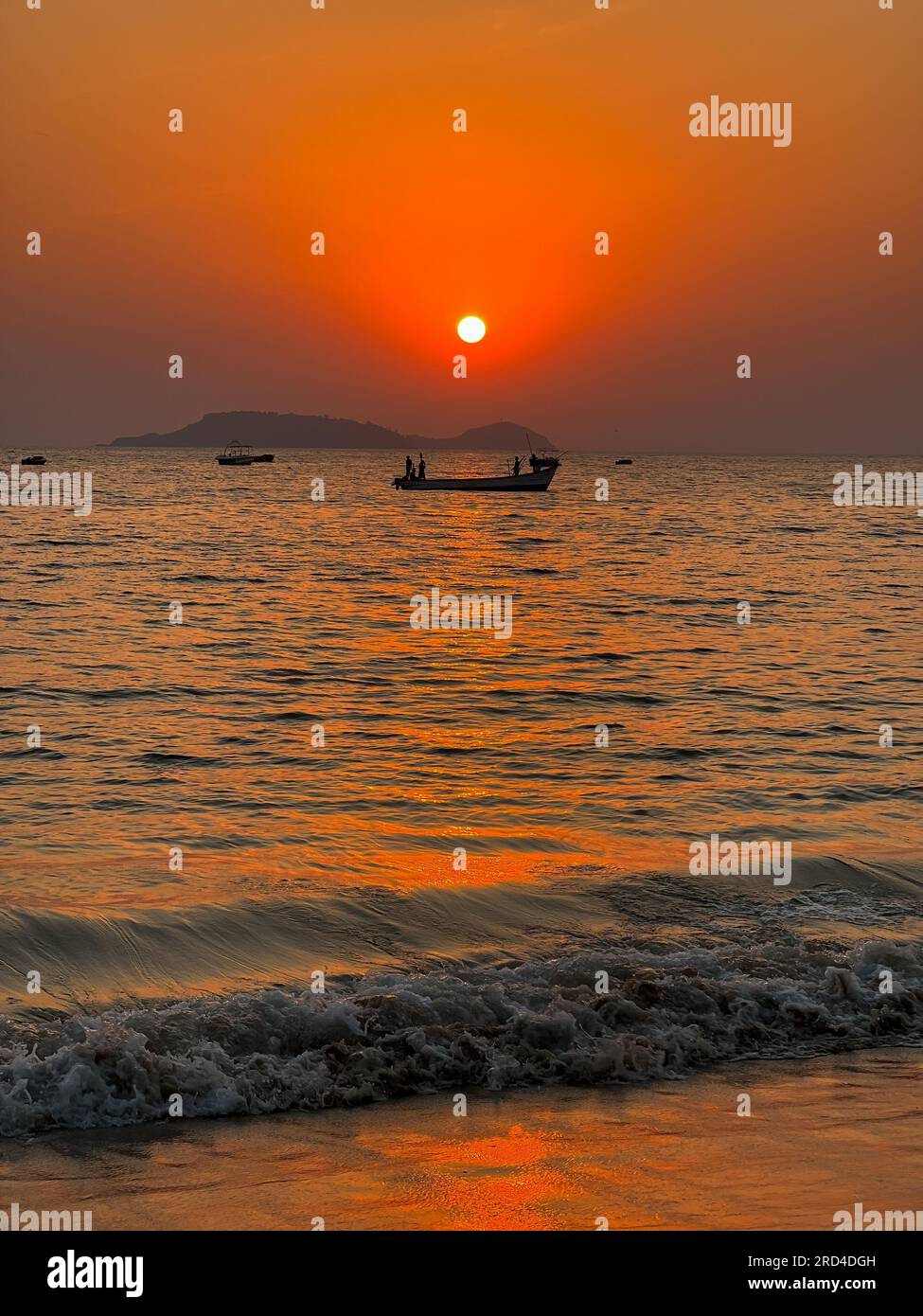 Dramatic colourful sunset sea exotic hi-res stock photography and ...