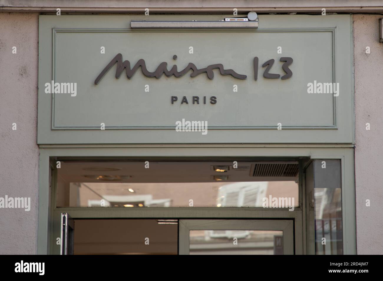 Bordeaux , France - 07 01 2023 : maison 123 paris front store and sign ...