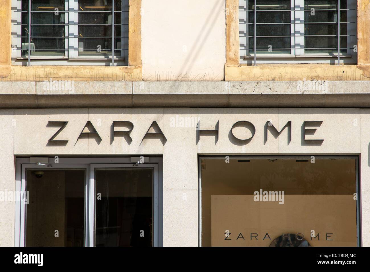 Bordeaux , France - 07 01 2023 : zara home logo text and brand sign ...