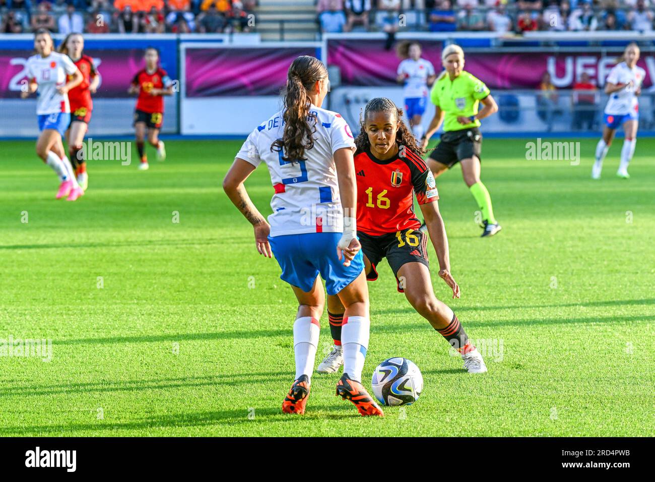 Leuven, Belgium. 18th July, 2023. Thirsa De Meester (16) of Belgium pictured before a female ...