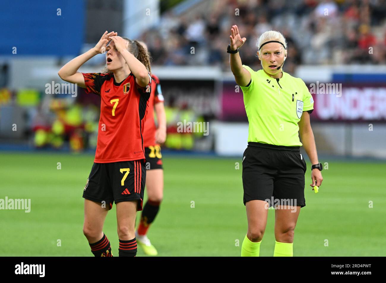 Leuven, Belgium. 18th July, 2023. Alixe Bosteels (7) of Belgium pictured with referee Ewa ...