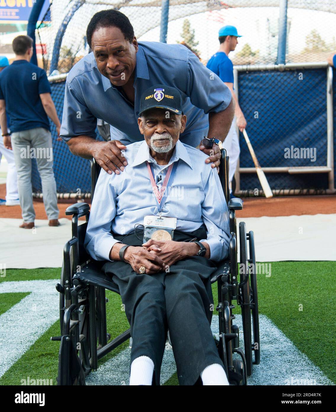 Baseball hall of fame player Dave Winfield, greets negro league umpire ...