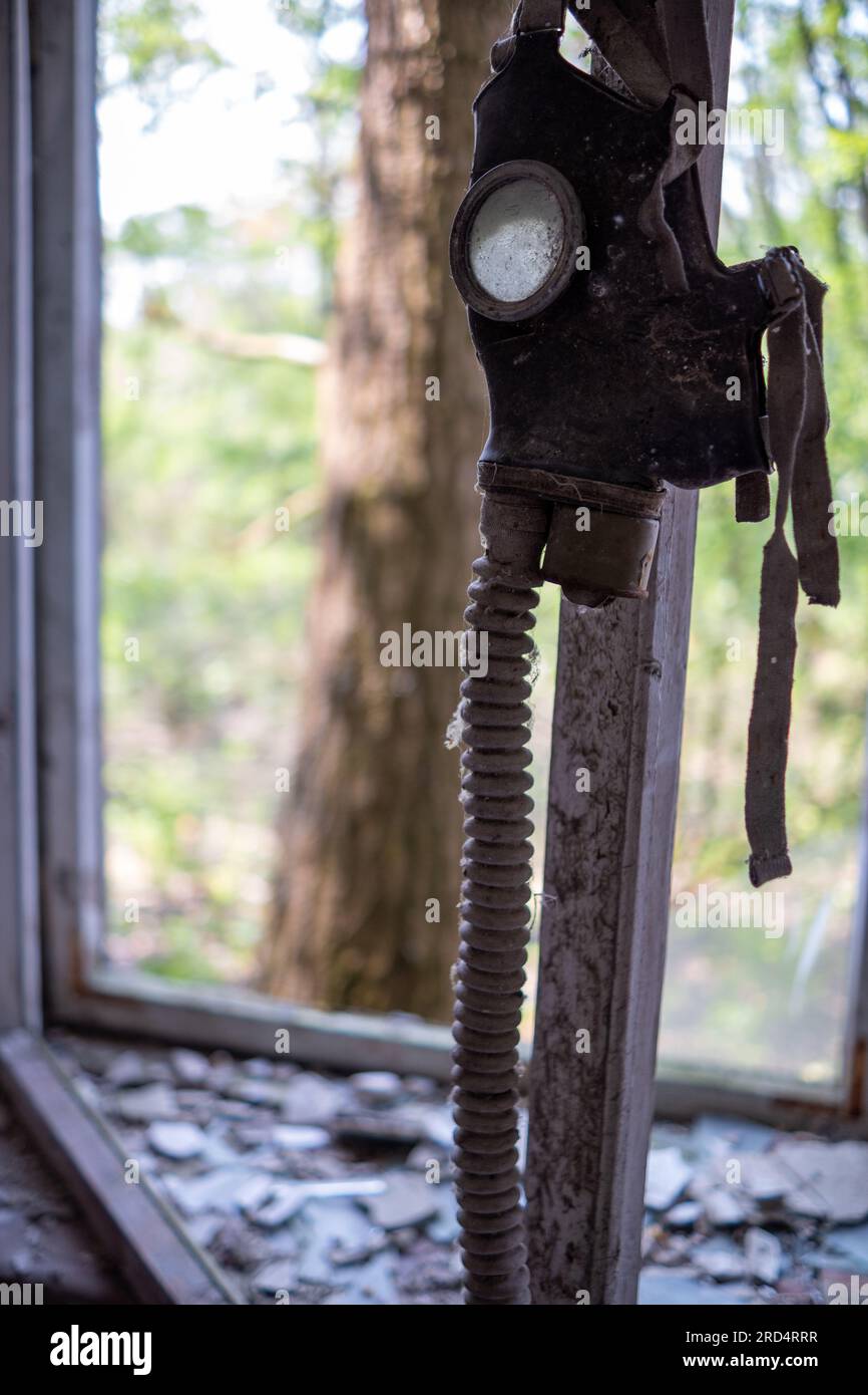 Gas masks in abandoned city hi-res stock photography and images - Alamy