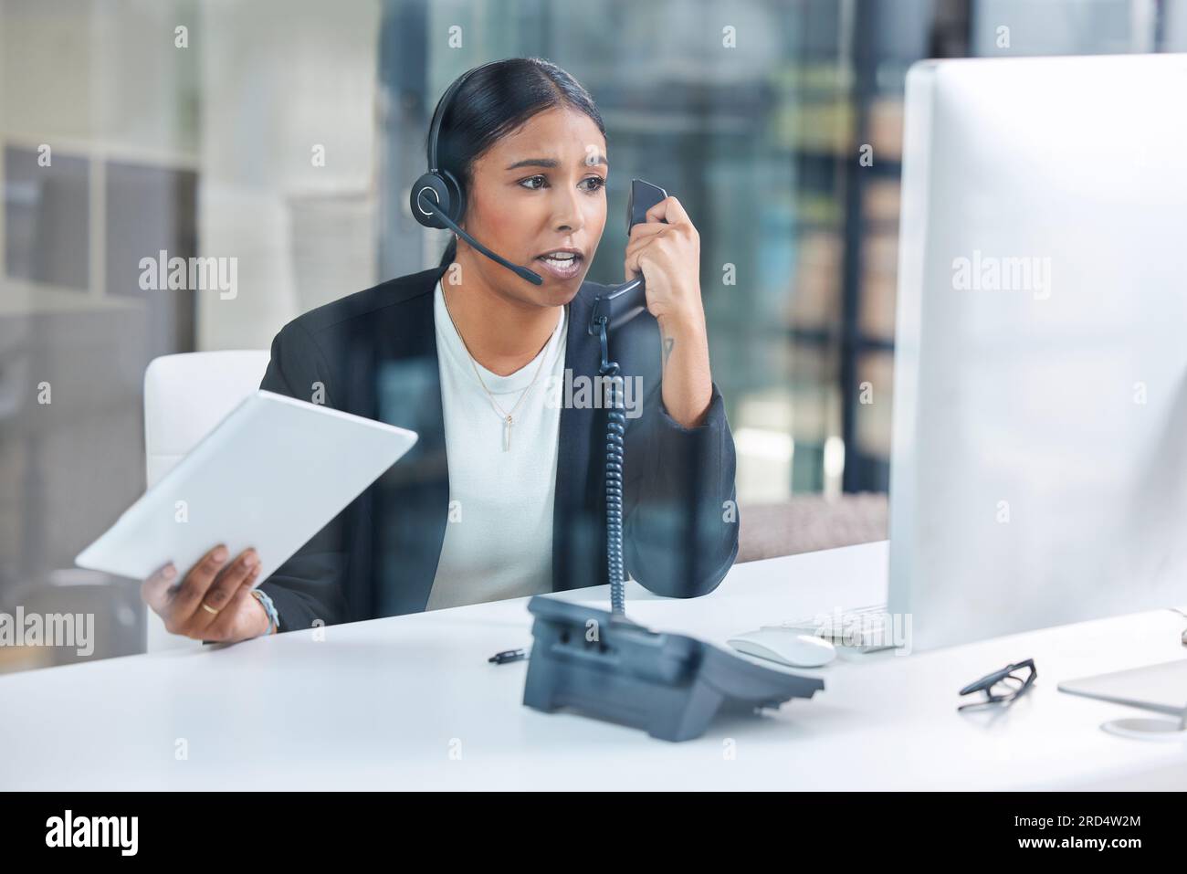 Angry receptionist hi-res stock photography and images - Alamy