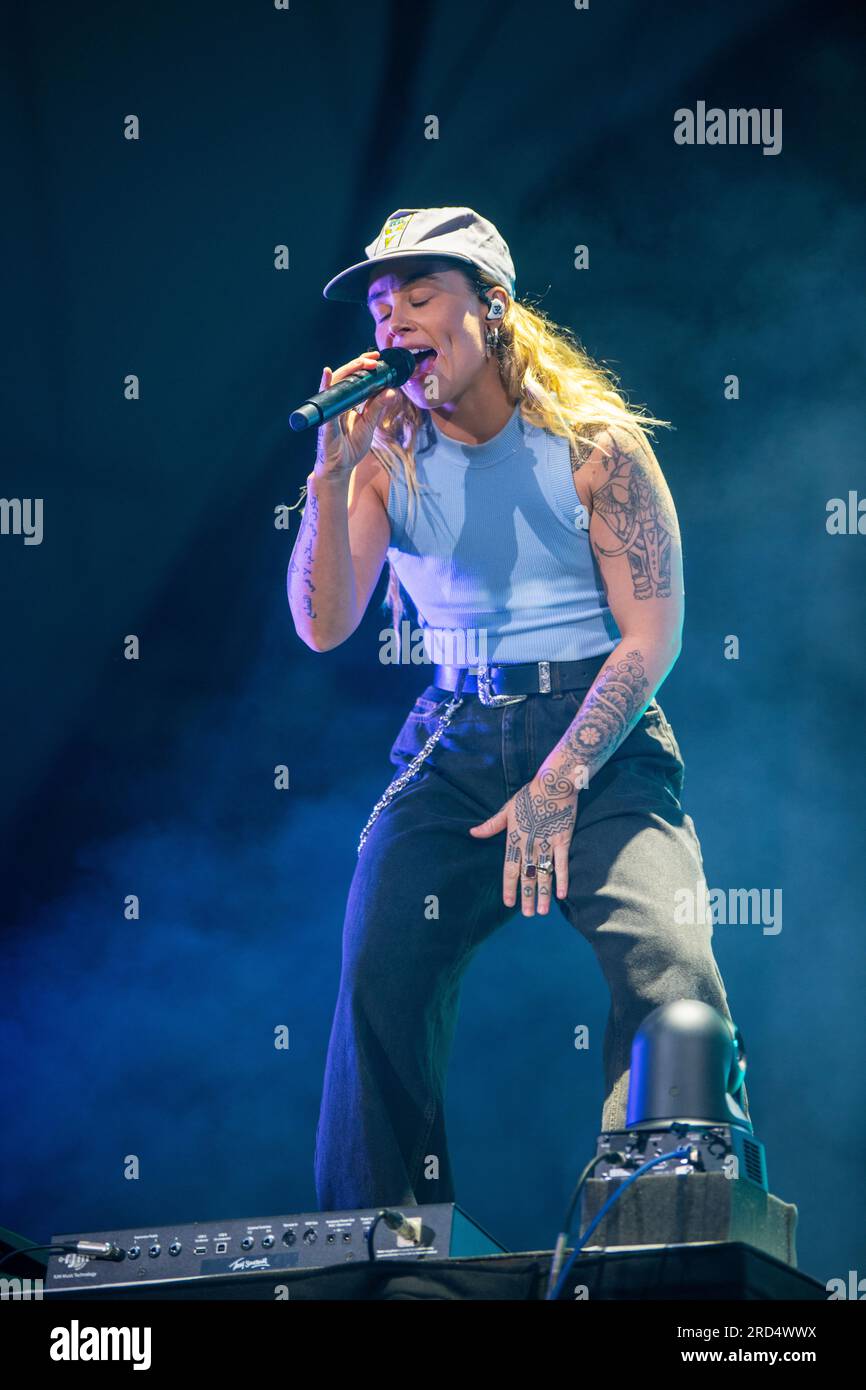 Tash sultana saxophone hi-res stock photography and images - Alamy
