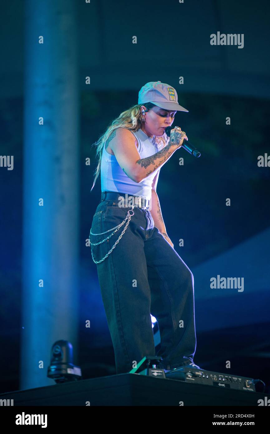 Tash sultana multi instrumentist hi-res stock photography and images ...