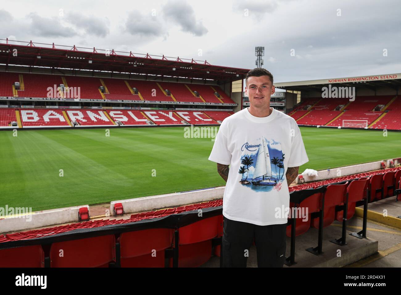 Goalkeeper Liam Roberts signs for Barnsley on loan until the end of the ...