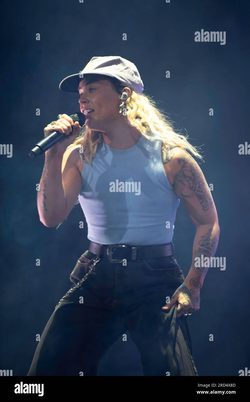 Australian singer, songwriter and multi-instrumentalist, Tash Sultana ...