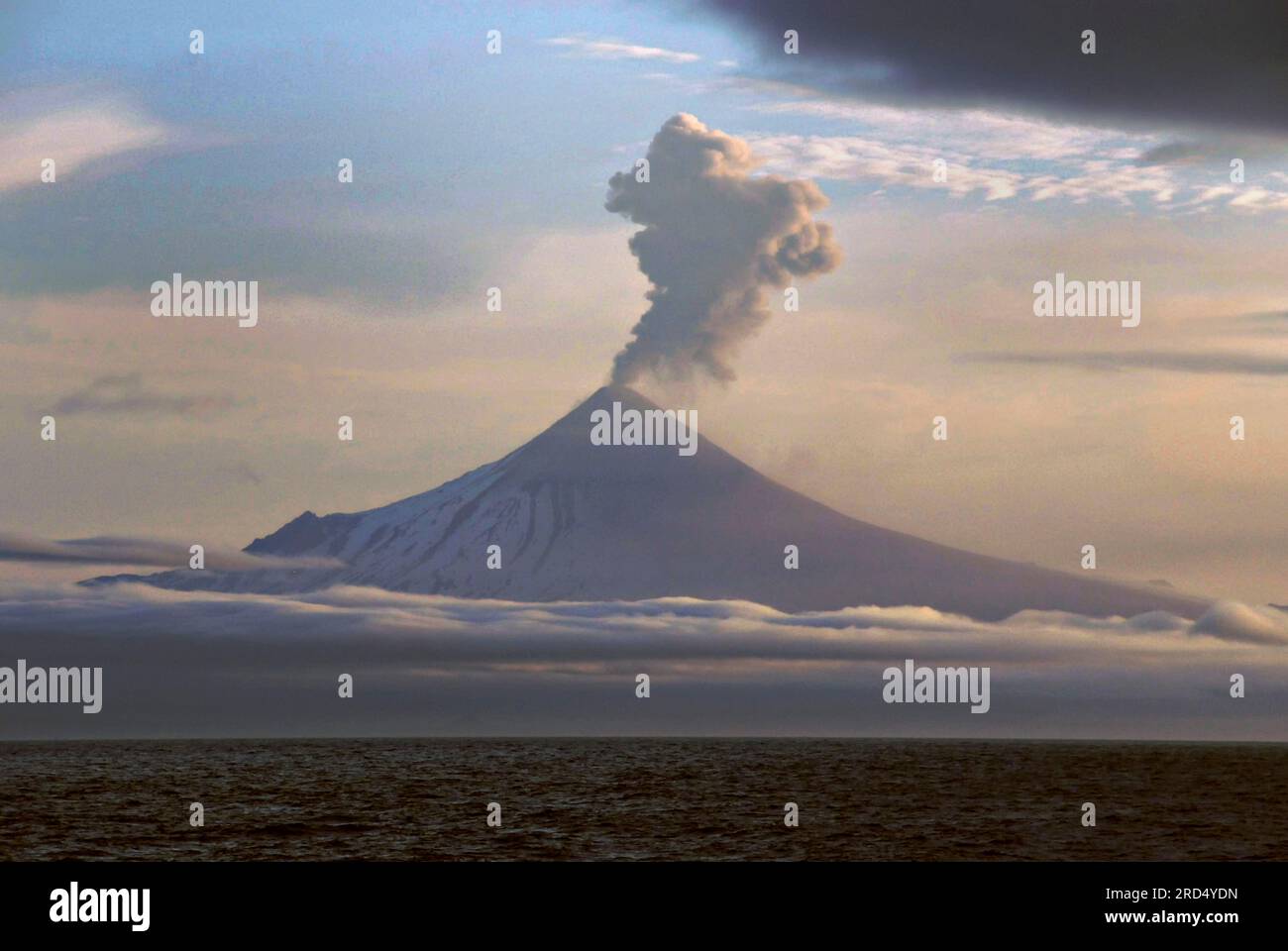 Unimak island earthquake hi-res stock photography and images - Alamy