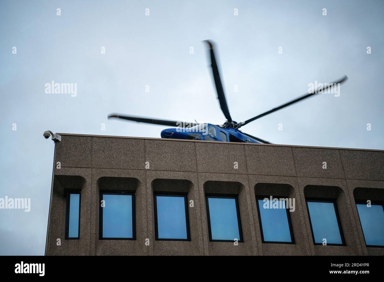 Helicopter landing on top hi-res stock photography and images - Alamy