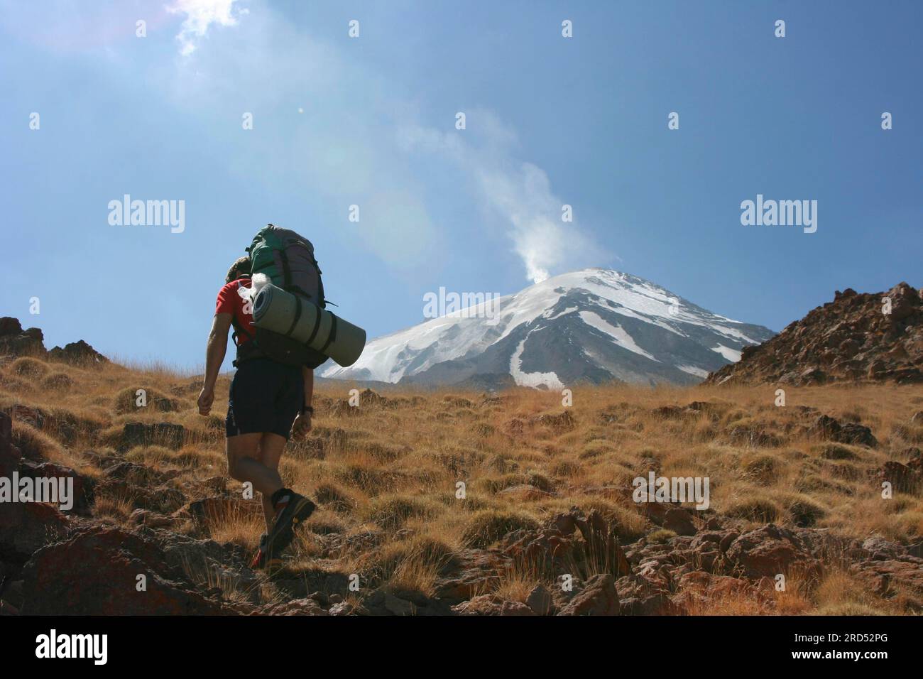 Ascent to the highest volcano in Asia, Damavant, the plume of smoke at ...