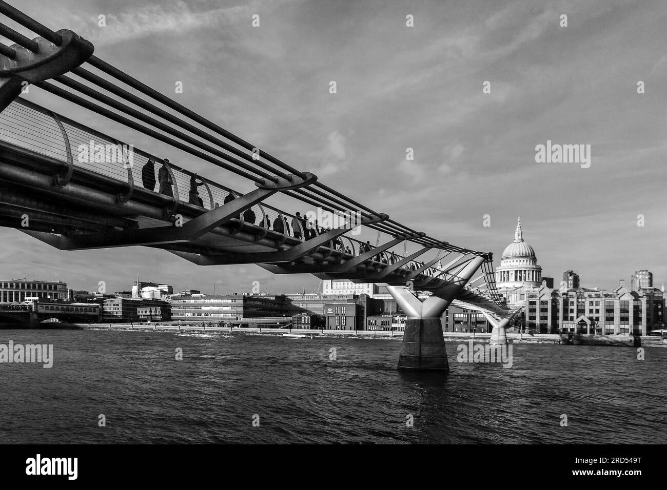 Millennium Bridge and St Pauls Cathedral Stock Photo - Alamy Millennium Bridge and St Pauls Cathedral Stock Photo - Alamy