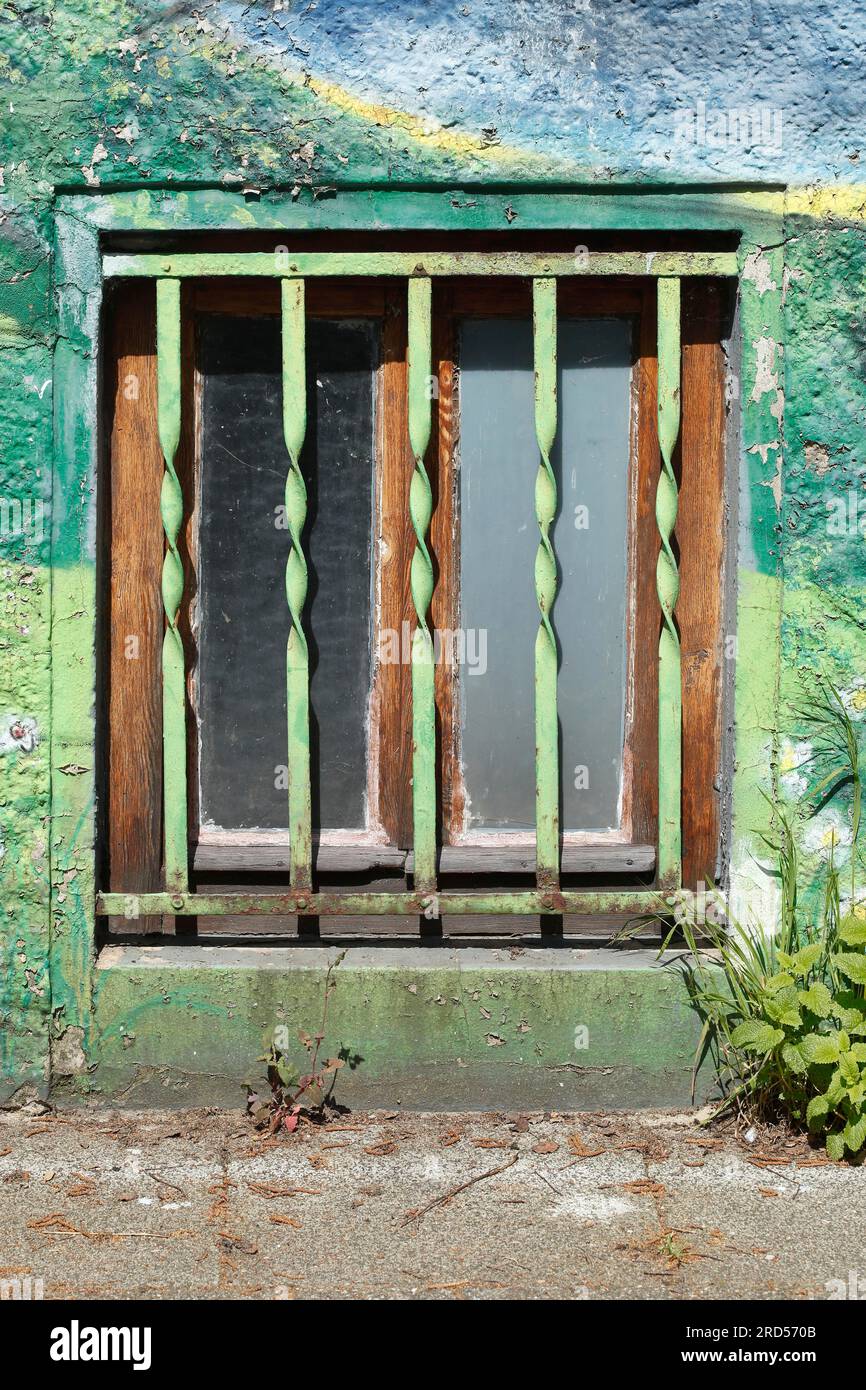 Old window grille hi-res stock photography and images - Alamy