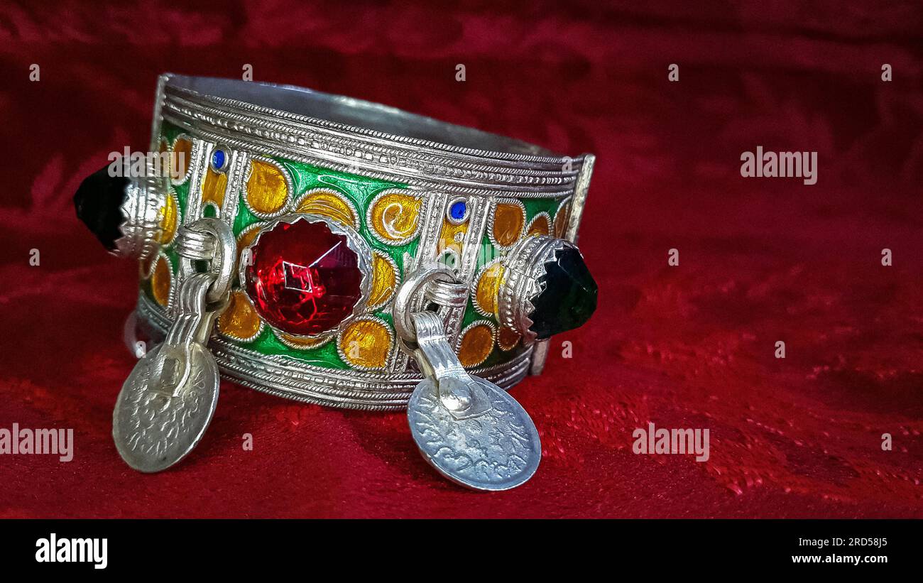 Berber traditional jewelry morocco hi-res stock photography and images ...
