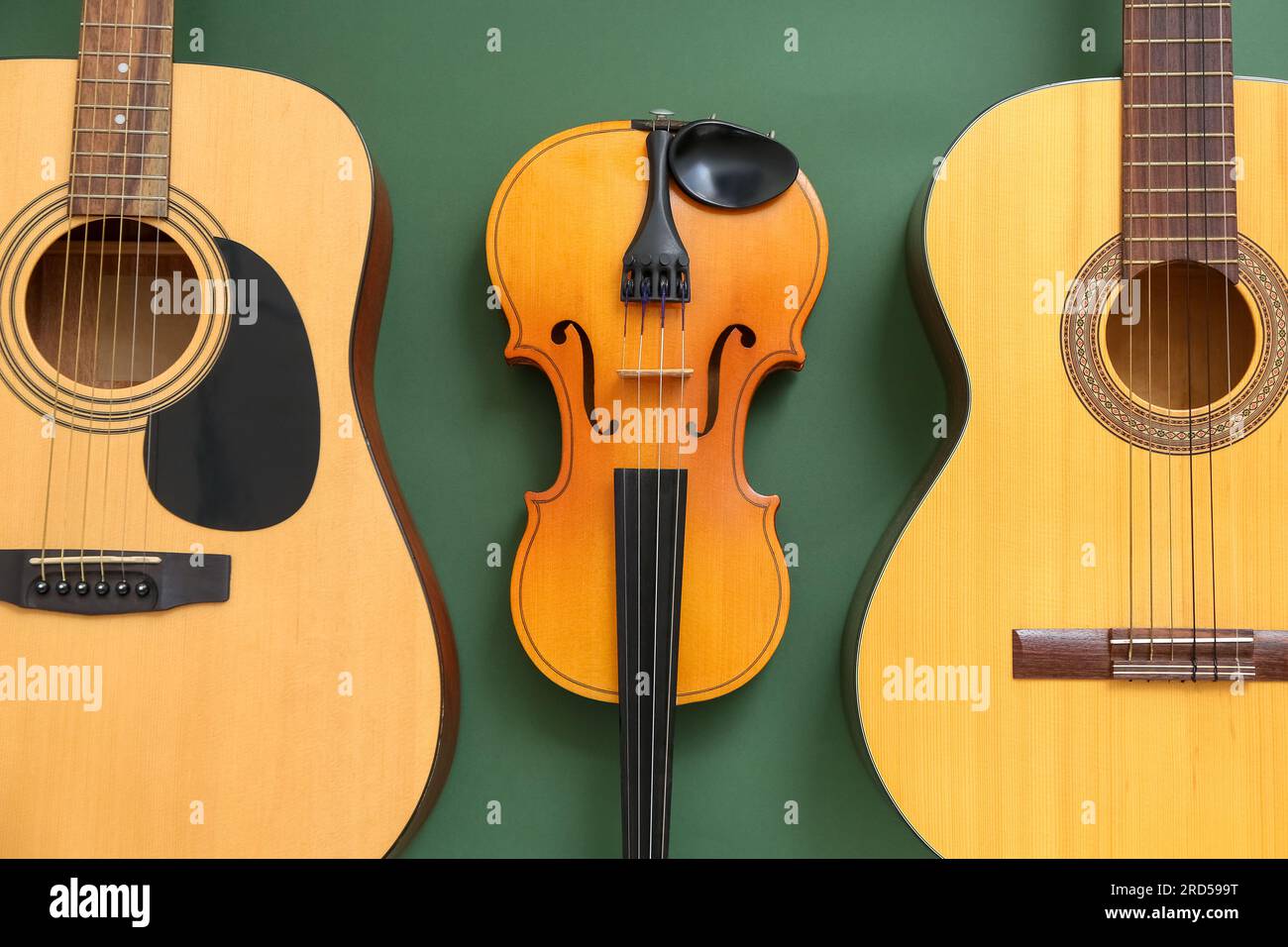 Acoustic guitars and violin on color background Stock Photo - Alamy