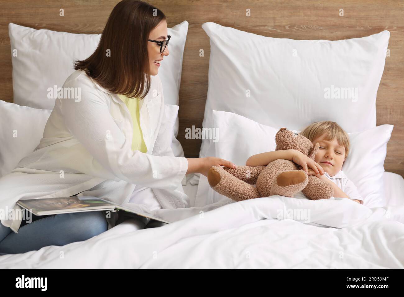 Putting children to bed hi-res stock photography and images - Alamy
