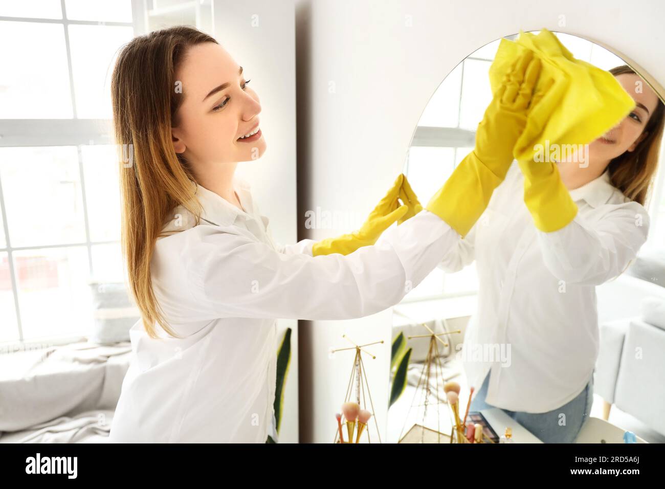 Woman wiping mirror housework hi-res stock photography and images - Alamy