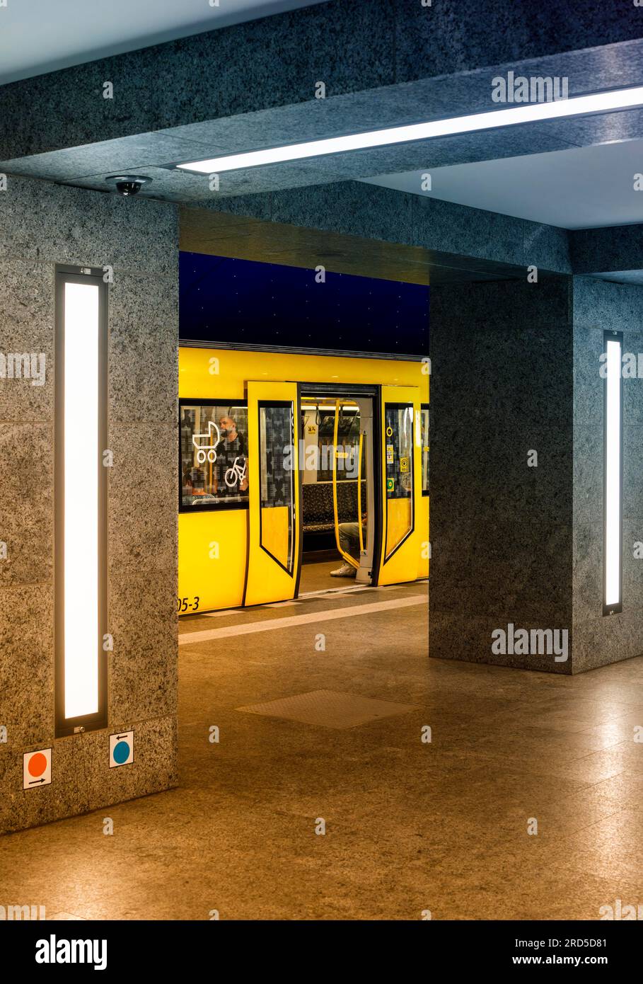 Museumsinsel station hi-res stock photography and images - Alamy