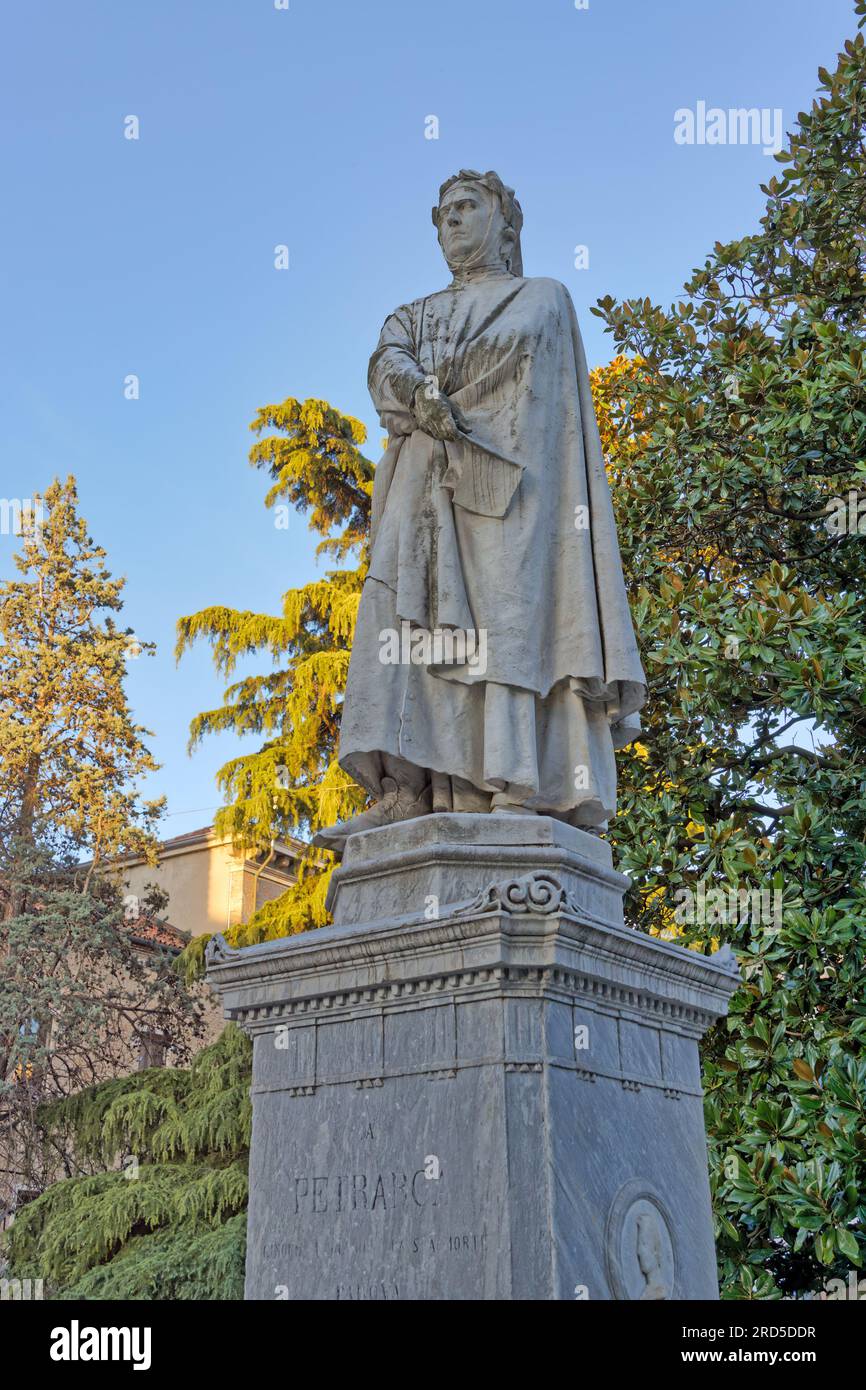 Statue petrarca hi-res stock photography and images - Alamy