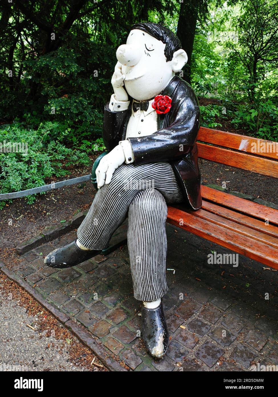 Statue The Knob-Nosed Man by Loriot, Loriotplatz, Hanseatic City ...