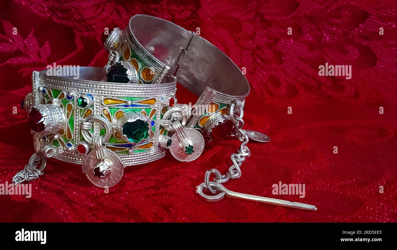 Berber traditional jewelry morocco hi-res stock photography and images ...