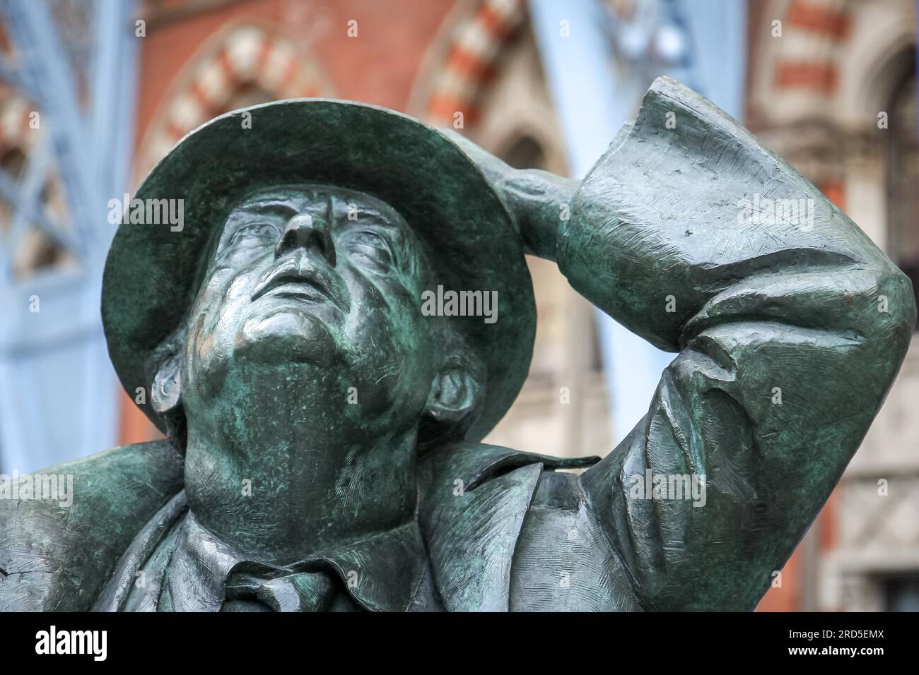 LONDON - DECEMBER 20 : Sir John Betjeman statue on display at St ...