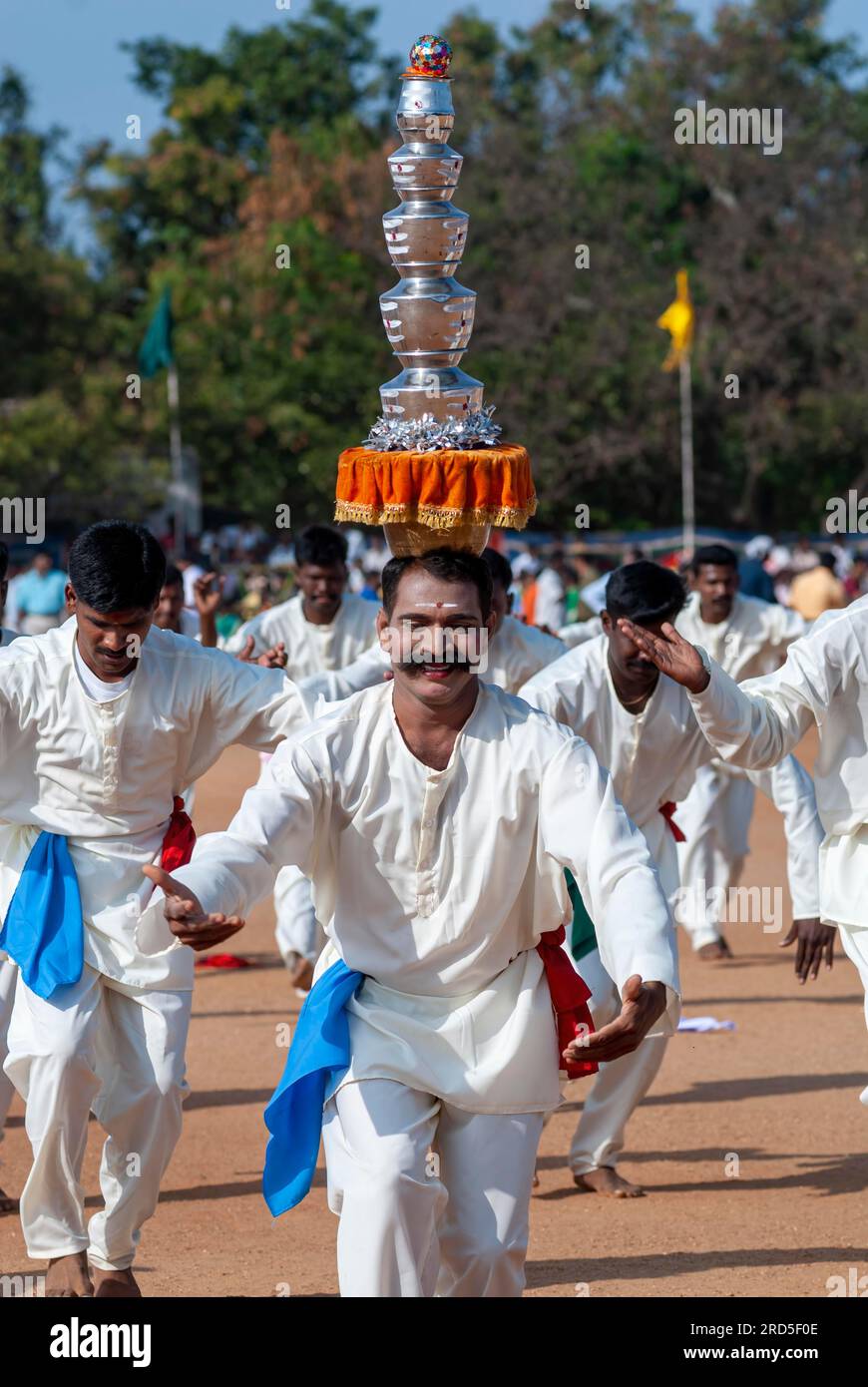 Karagattam folk dance hi-res stock photography and images - Alamy