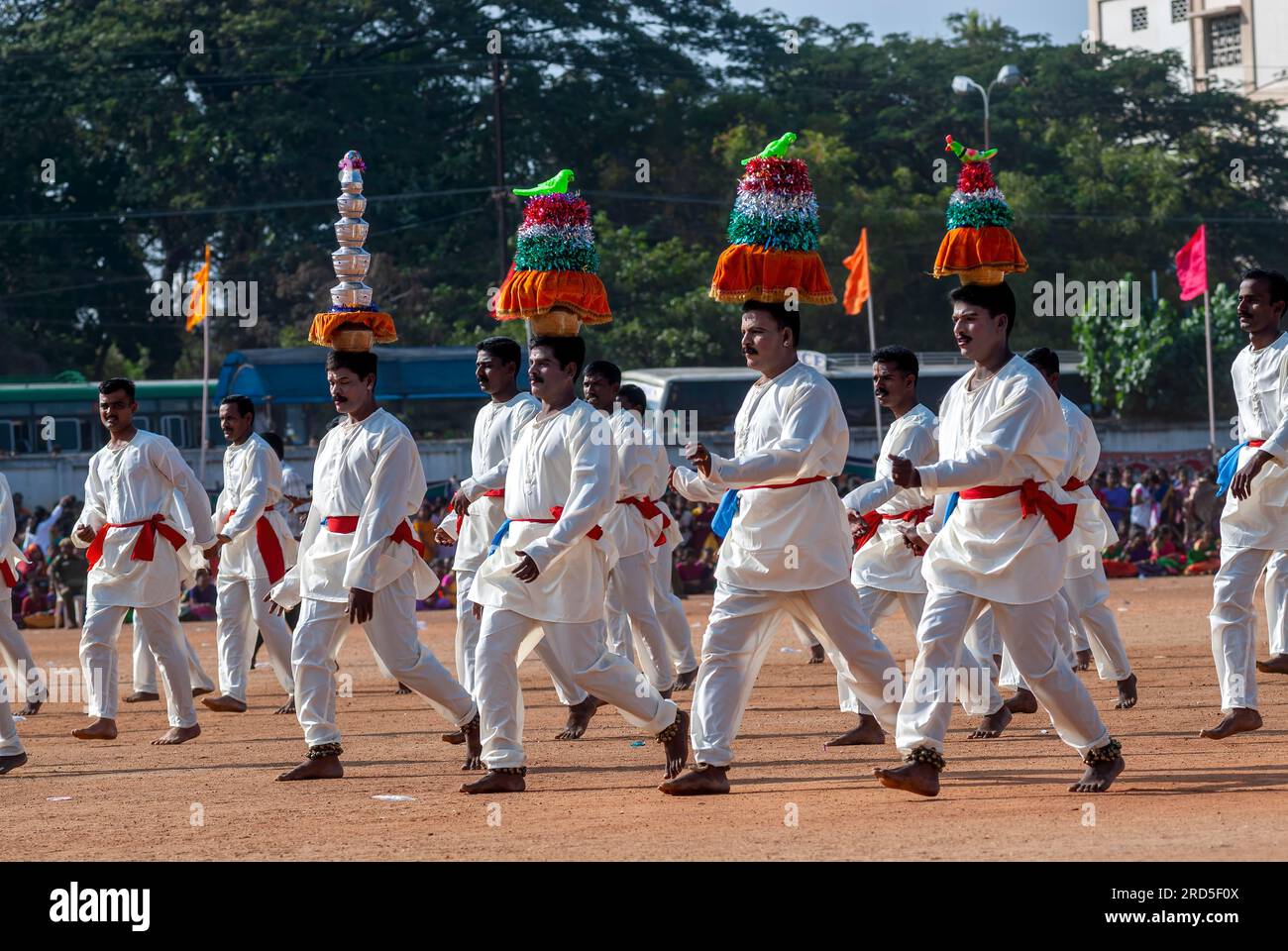 Karagattam folk dance hi-res stock photography and images - Alamy