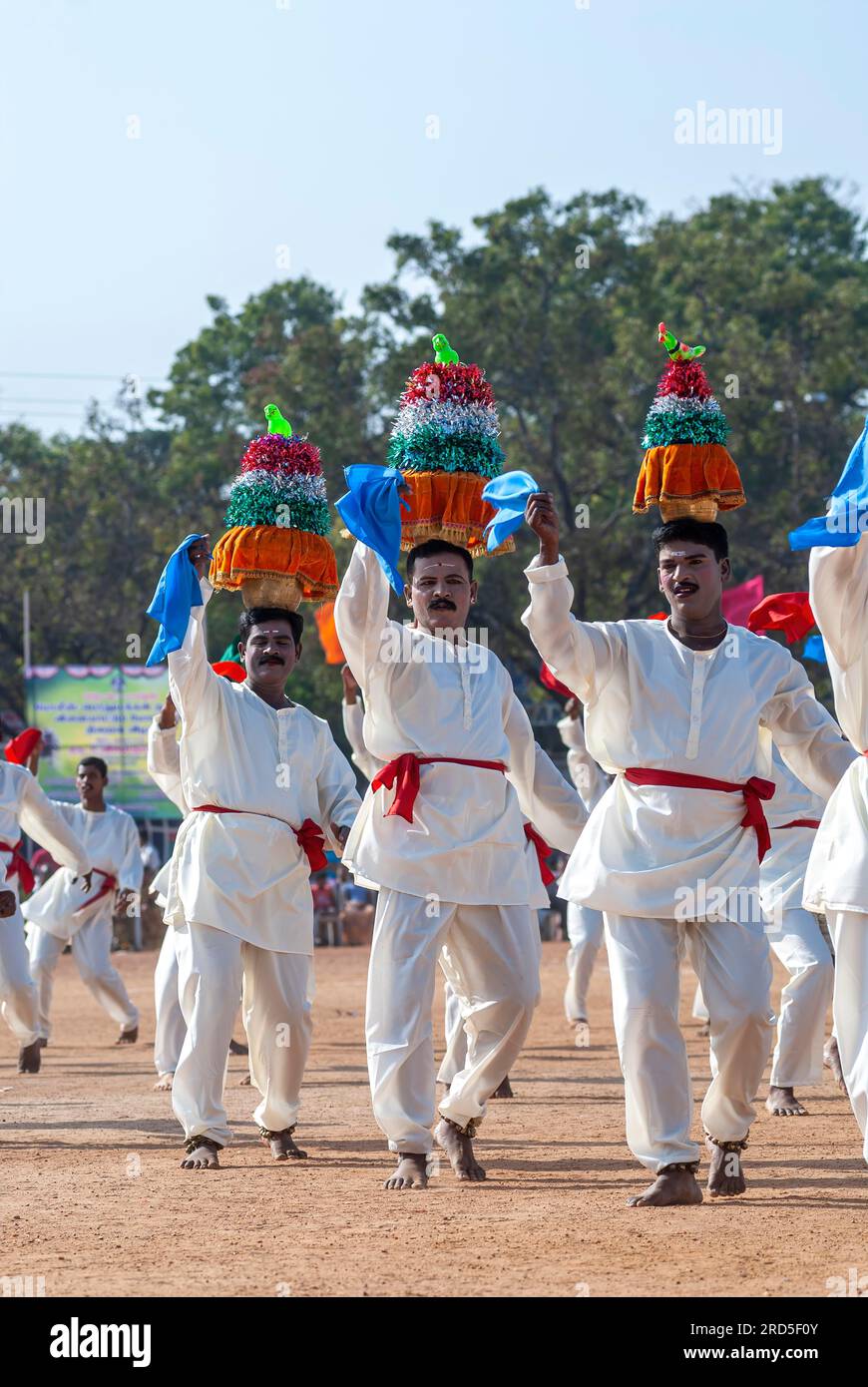 Karagattam folk dance hi-res stock photography and images - Alamy