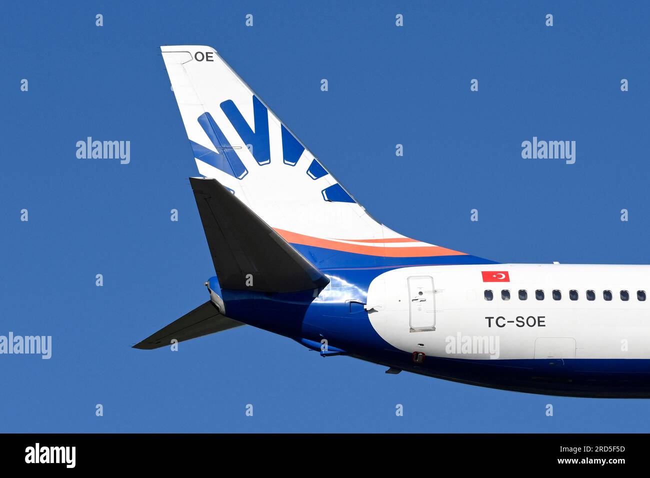 Aircraft fin SunExpress, Boeing 737-800, TC-SOE Stock Photo - Alamy
