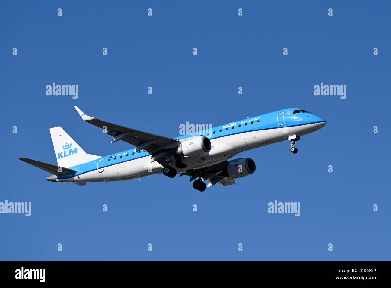 Aircraft KLM Cityhopper, Embraer ERJ-190, PH-EZC Stock Photo - Alamy