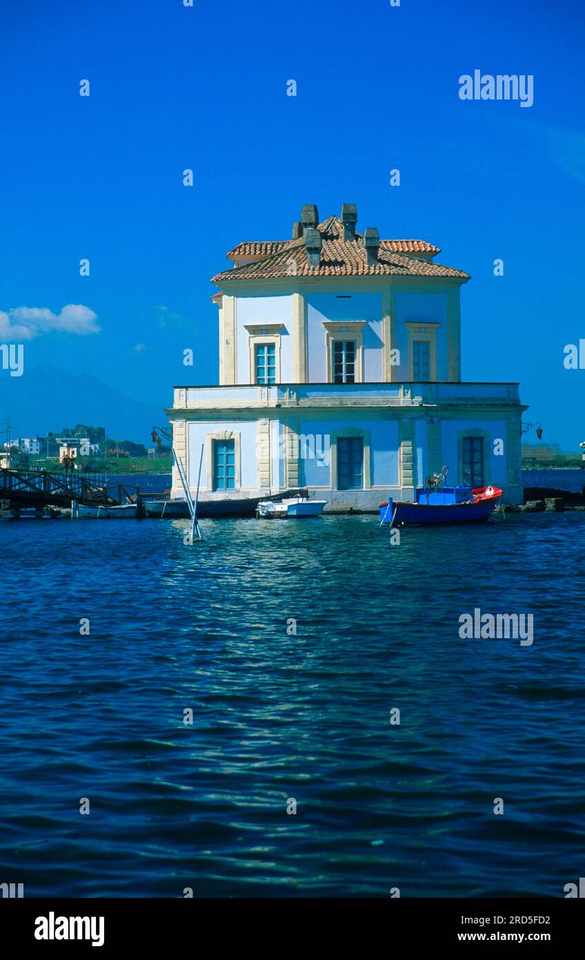 Lake Fusaro, Lago di, Hunting Lodge, Campania, Italy Stock Photo - Alamy
