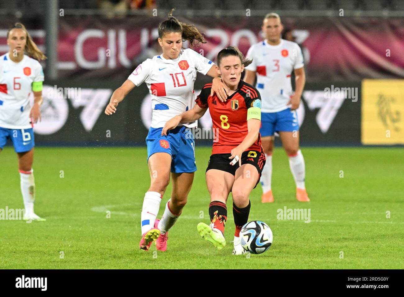 Leuven, Belgium. 18th July, 2023. Danique Noordman (10) of The Netherlands pictured with Marie ...