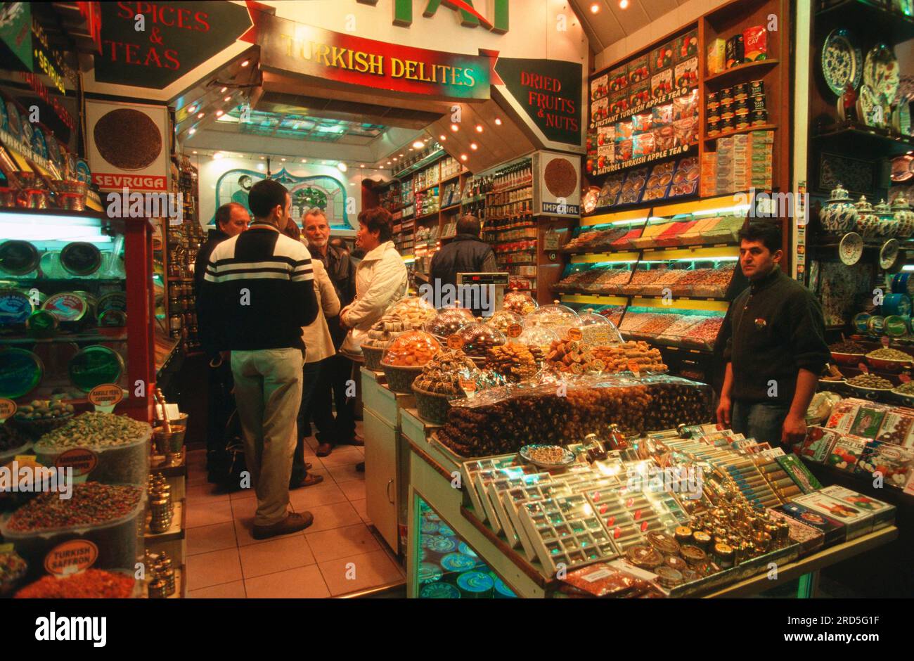 Delicatessen shop, Egyptian bazaar, Istanbul, Turkey Stock Photo - Alamy