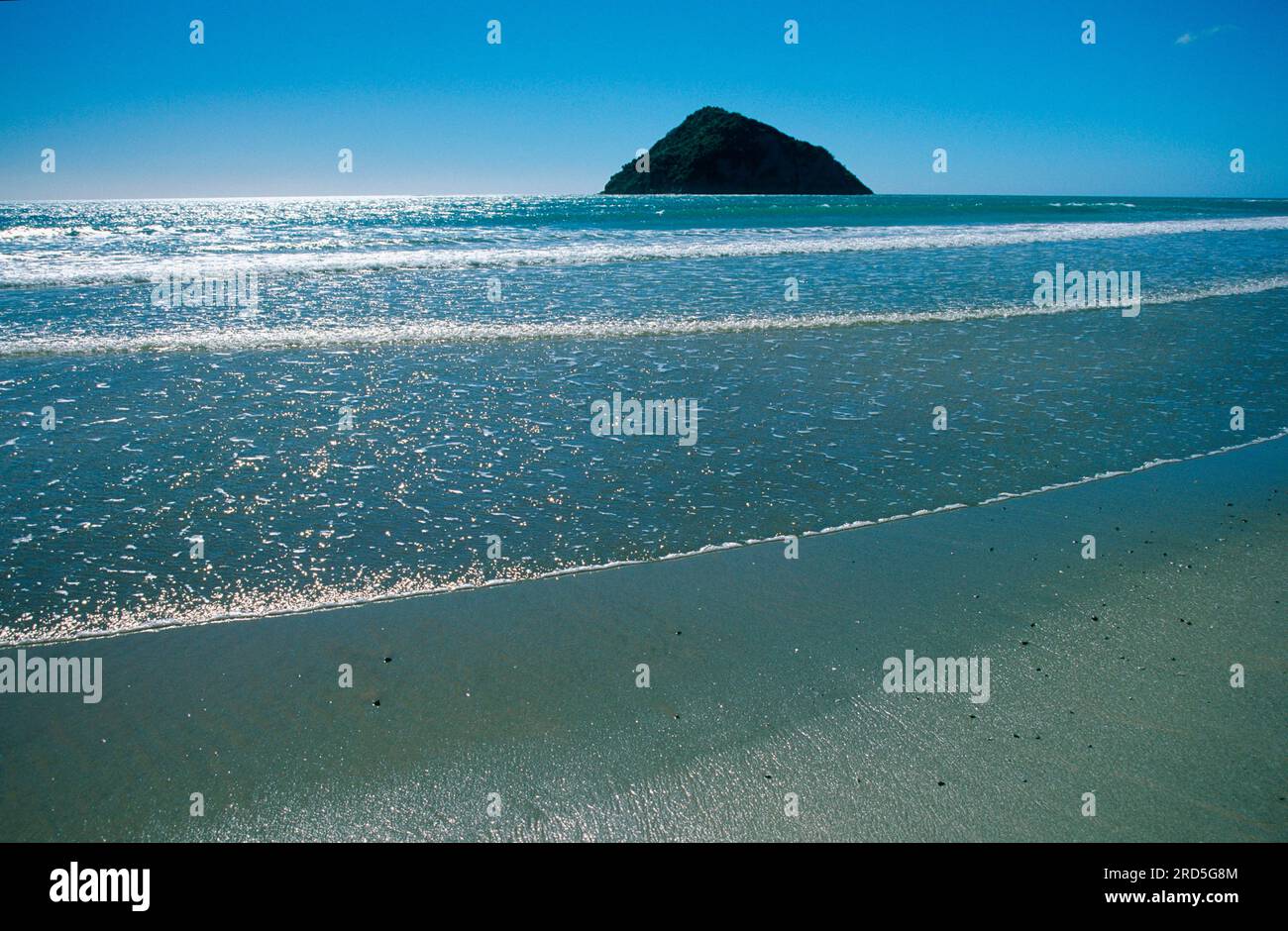 Rock in the Pacific, Tolaga Bay, East Cape, North Island, New Zealand ...