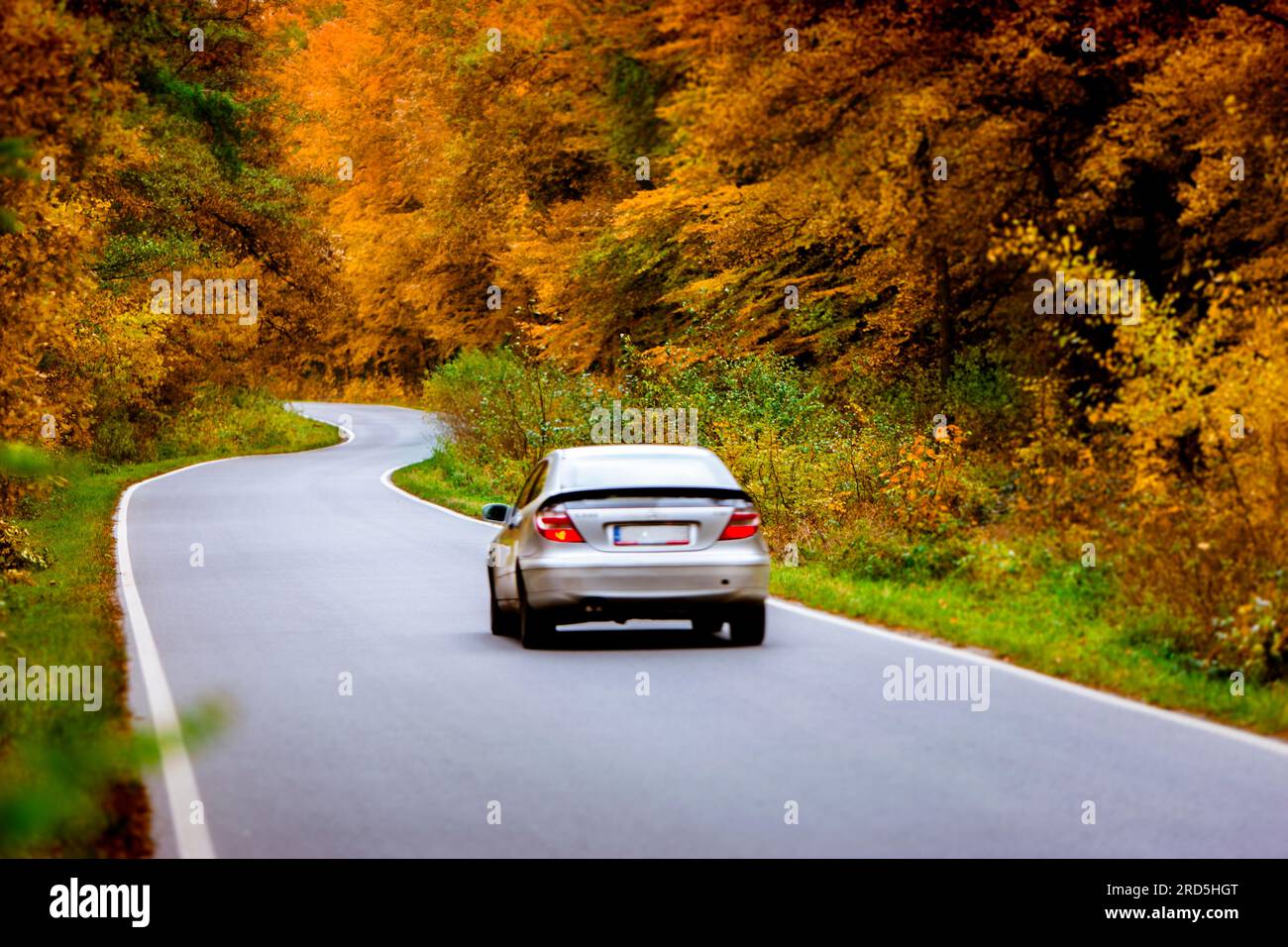 Fall background highway hi-res stock photography and images - Alamy