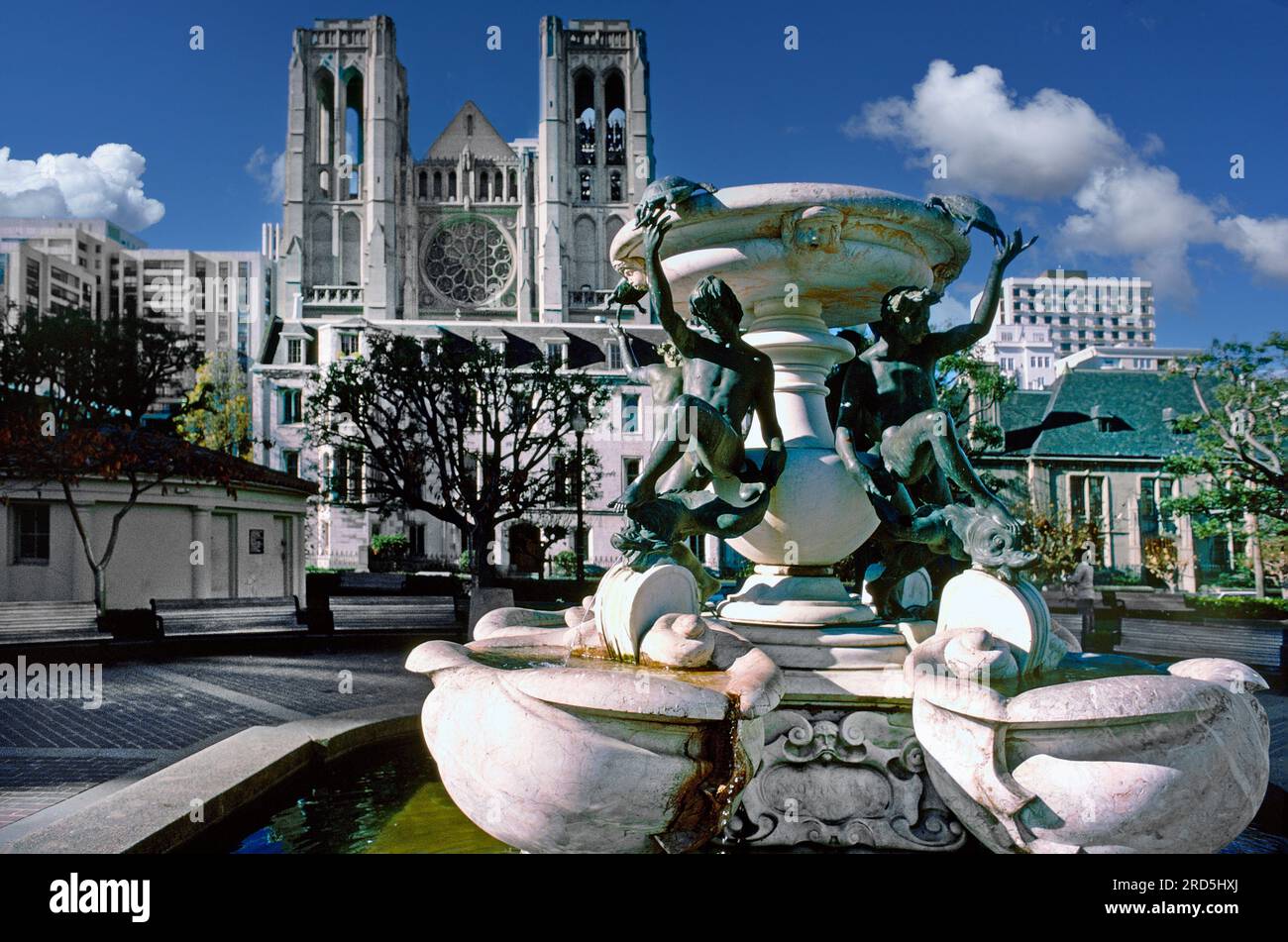 Fountain of the Turtles and Grace Cathedral, Huntington Park, Nob Hill ...